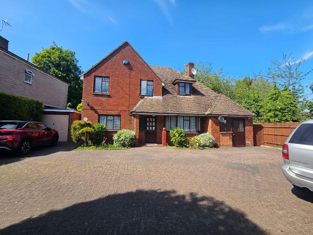 Tonbridge Road, Maidstone ME16, 4 bed detached house to rent, £2,400 pcm | PrimeLocation
