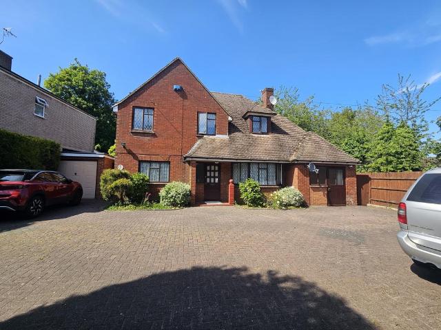 Tonbridge Road, Maidstone, ME16 4 bed detached house to rent £2,700 pcm £623 pw