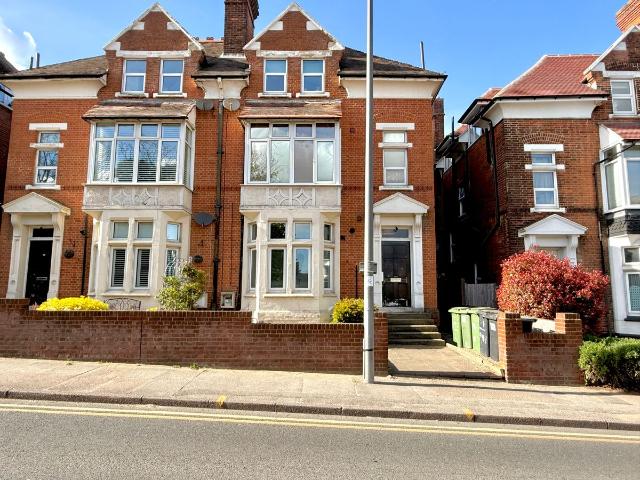 Tonbridge Road, Maidstone ME16, 1 bed flat to rent, £1,100 pcm | PrimeLocation