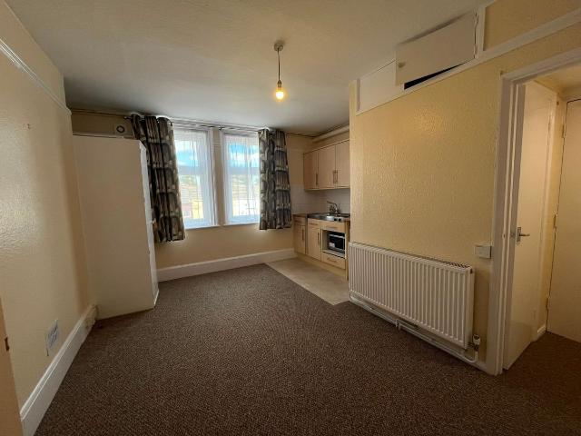 Tonbridge Road, Maidstone ME16, 1 bed flat to rent, £745 pcm | PrimeLocation