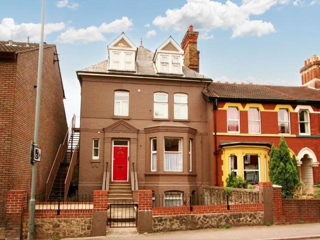Tonbridge Road, Maidstone ME16, 1 bed flat to rent, £775 pcm | PrimeLocation