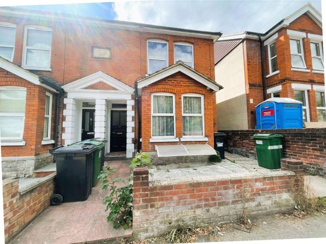 Tonbridge Road, Maidstone ME16, 1 bed flat to rent, £900 pcm | PrimeLocation