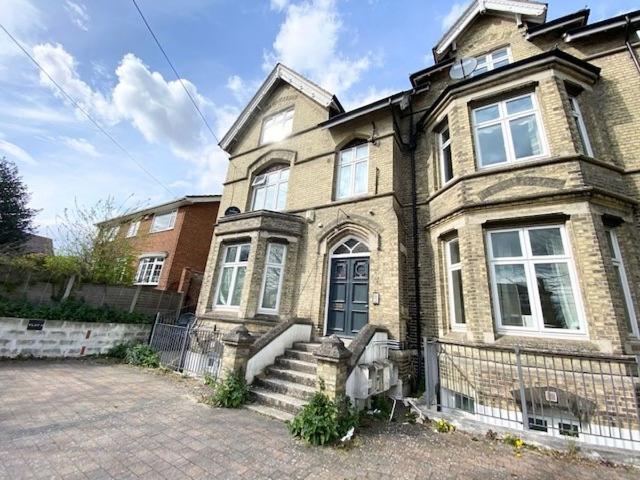 Tonbridge Road, Maidstone ME16, 3 bed flat to rent, £1,225 pcm | PrimeLocation