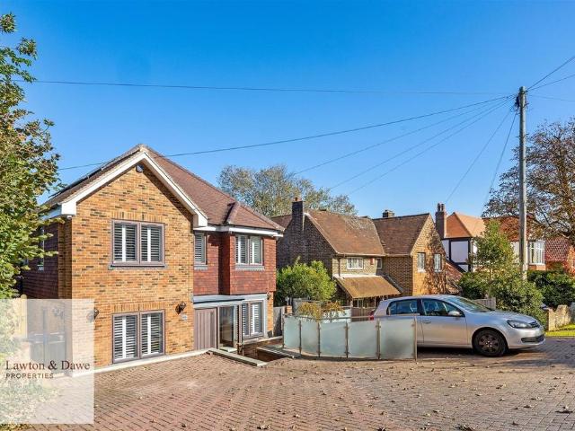 Tongdean Lane, Withdean 5 bed detached house to rent £4,600 pcm £1,062 pw