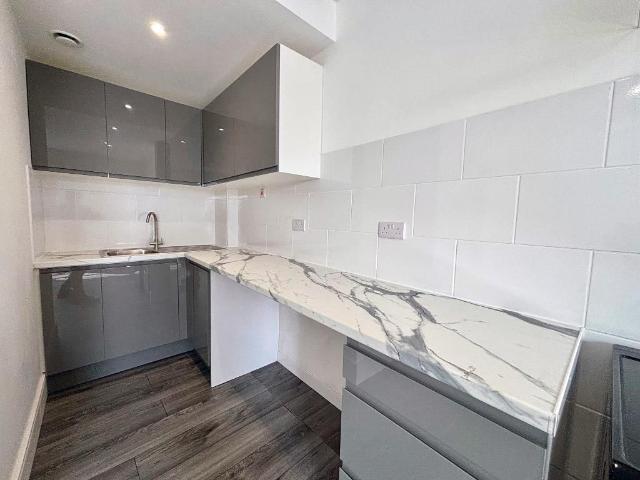 Tonge Moor Road, Bolton, Lancashire BL2, 2 bed flat to rent, £795 pcm | PrimeLocation