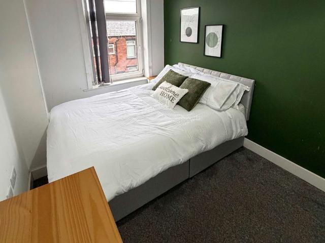 Tonge Moor Road Room 4