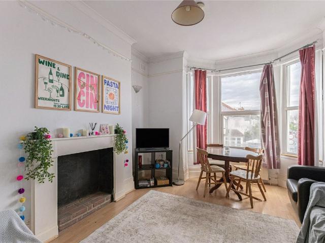 Tooting Bec Road, London SW17, 2 bed flat to rent, £2,300 pcm | PrimeLocation