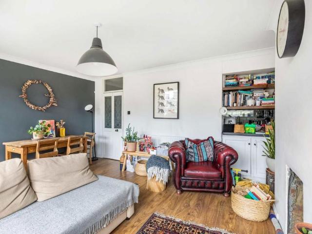Tooting Bec Road, London SW17 3 bed maisonette to rent £2,800 pcm £646 pw