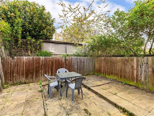 Tooting Bec Road, London, SW17 3 bed flat to rent £3,300 pcm £762 pw
