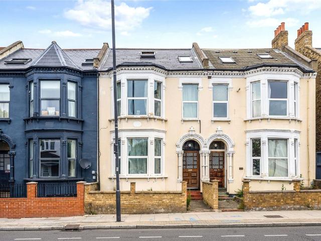 Tooting Bec Road, London SW17, 3 bed flat to rent, £3,300 pcm | PrimeLocation