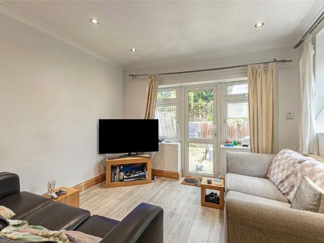 Tooting Bec Road, London SW17, 3 bed flat to rent, £3,300 pcm | PrimeLocation