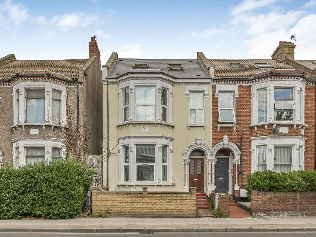 Tooting Bec Road, London SW17, 3 bed flat to rent, £3,412 pcm | PrimeLocation