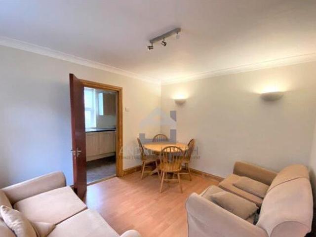 Tooting Bec Road, Tooting Bec, 3 Bedroom Flat