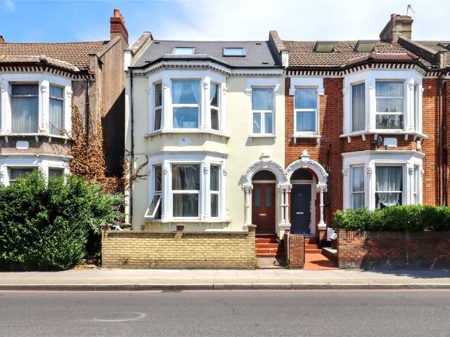 Tooting Bec Road, Tooting, London SW17, 3 bed flat to rent, £3,225 pcm | PrimeLocation