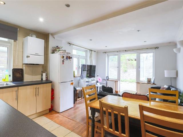 Tooting Bec Road, Tooting, London SW17, 3 bed flat to rent, £3,300 pcm | PrimeLocation