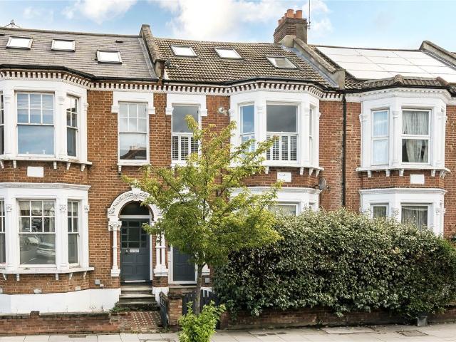Tooting Bec Road, Tooting SW17, 2 bed flat to rent, £2,950 pcm | PrimeLocation
