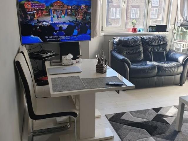 Tooting Grove, London SW17, 2 bed flat to rent, £2,200 pcm | PrimeLocation
