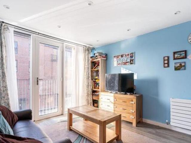 Tooting High Street, London, 2 Bedroom Apartment