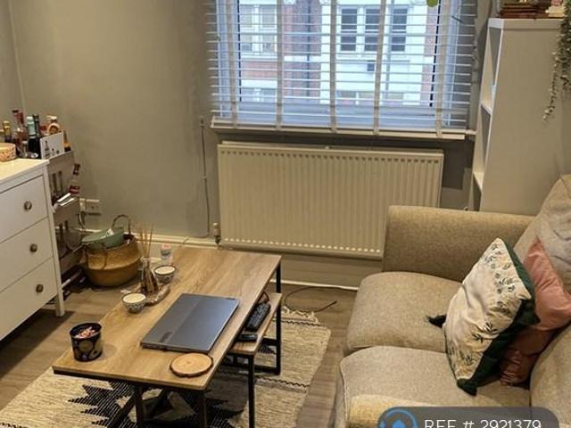 Tooting High Street, London, SW17 2 bed flat to rent £1,850 pcm £427 pw