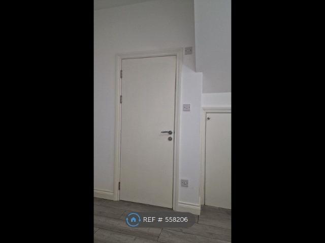 Tooting High Street, London SW17, 2 bed flat to rent, £2,100 pcm | PrimeLocation
