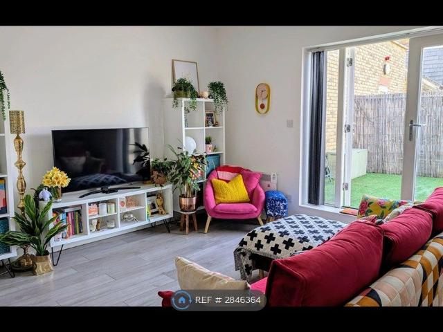 Tooting High Street, London SW17, 2 bed flat to rent, £2,100 pcm | PrimeLocation