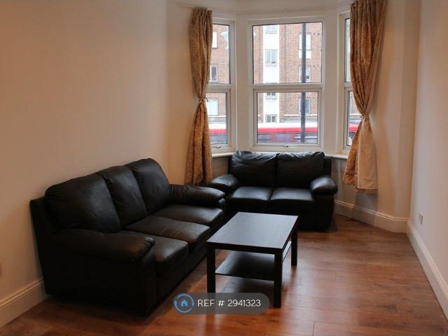 Tooting High Street, London SW17, 4 bed maisonette to rent, £3,500 pcm | PrimeLocation
