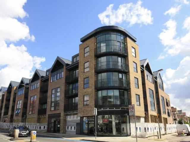 Tooting High Street, Tooting SW17, 2 bed flat to rent, £2,400 pcm | PrimeLocation