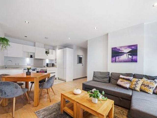 Tooley Street, London, 2 Bedroom Flat