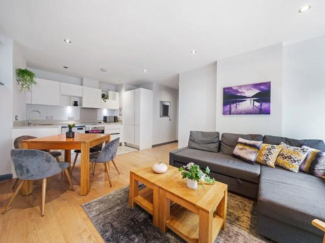 Tooley Street, London, SE1 2 bed flat to rent £2,950 pcm £681 pw