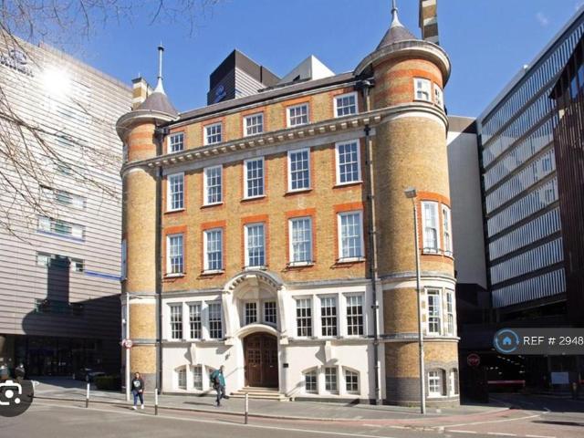 Tooley Street, London, SE1 2 bed flat to rent £4,000 pcm £923 pw