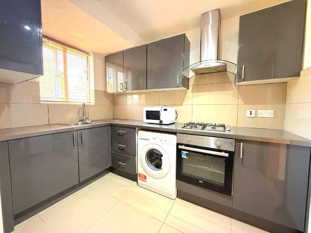 Toorack Road, Harrow Weald HA3, 2 bed flat to rent, £1,750 pcm | PrimeLocation