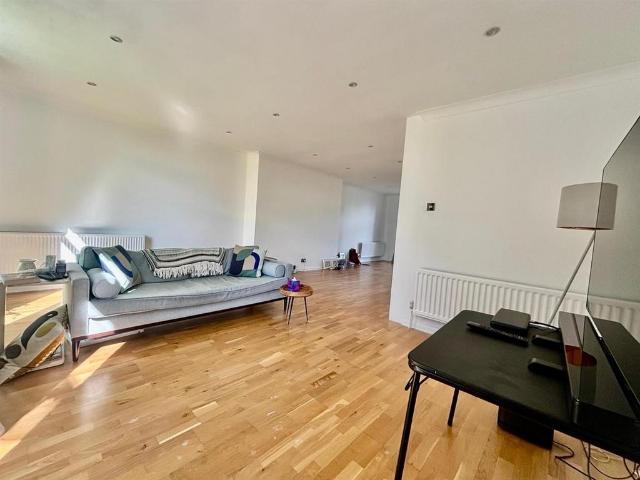 Tobin Close, London 6 bed house to rent £7,500 pcm £1,731 pw