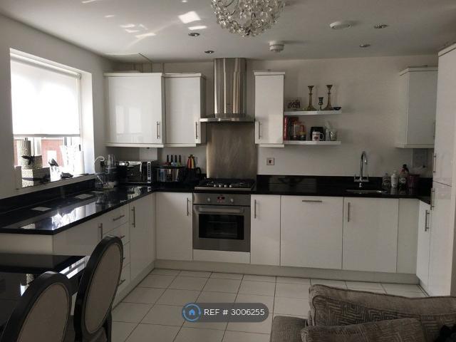 Todd Close, Borehamwood WD6, 2 bed flat to rent, £1,850 pcm | PrimeLocation