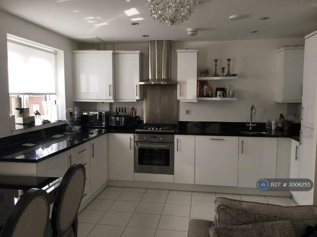Todd Close, Borehamwood, WD6 2 bed flat to rent £1,850 pcm £427 pw