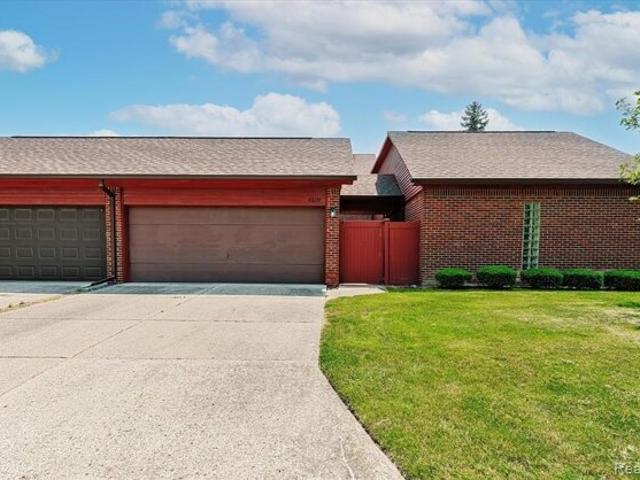 Toddmark Ln, Clinton Township, Condo For Sale