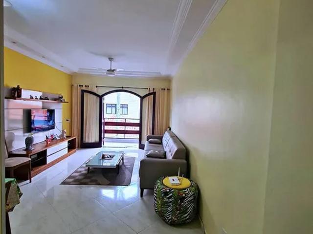 Todo reformado, 01 quadra da praia com box garagem!