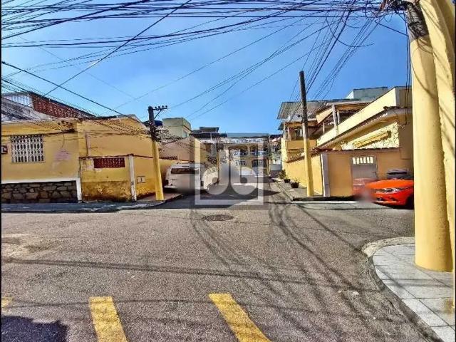 Todos os Santos, Casa Linear de Vila, Varanda, Sala, 2 Quartos, Banheiro Social e Cozinha, Quintal