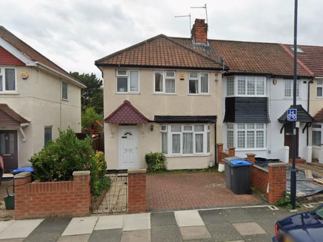 Tokyngton Avenue, Northwembley, HA9 4 bed semi detached house to rent £3,198 pcm £738 pw