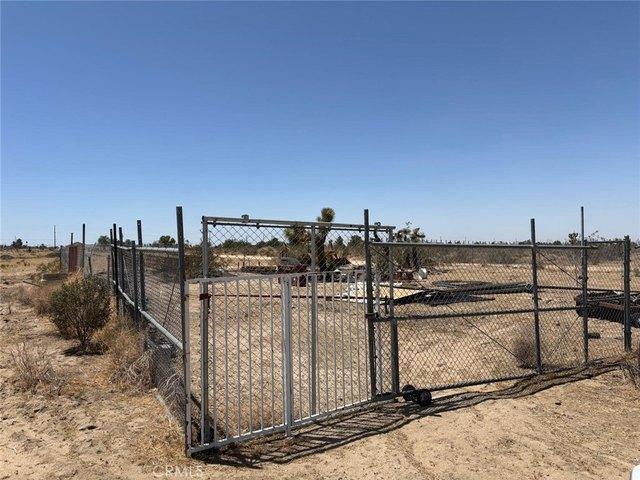Tokay Rd, Phelan, CA 92371