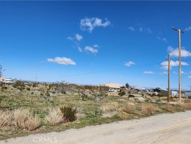 Tokay St, Phelan, CA 92371
