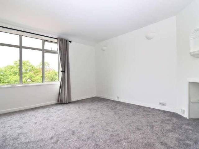 Tolworth, KT6