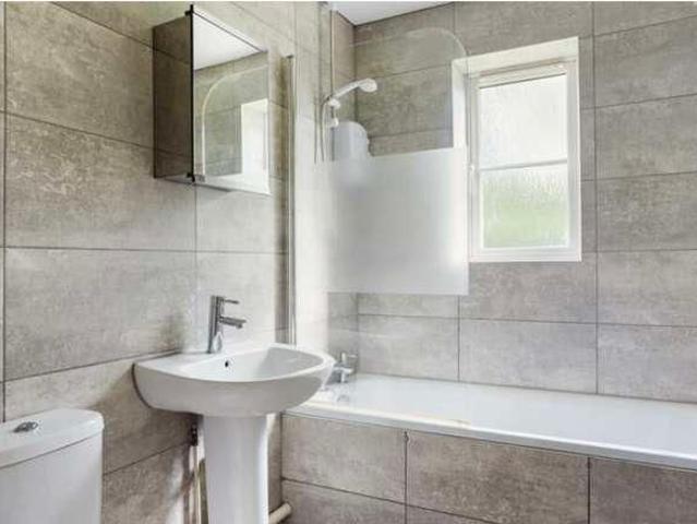 Tolworth, Surbiton, KT5