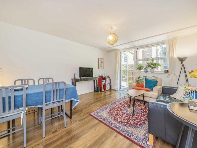 Tolchurch, London W11 2 bed maisonette to rent £2,817 pcm £650 pw