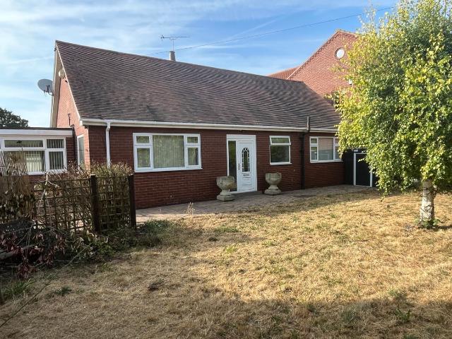 Toll Bar, Doncaster DN5, 3 bed bungalow to rent, £1,200 pcm | PrimeLocation