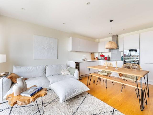 Tollgate Gardens, Kilburn, London NW6, 1 bed flat to rent, £3,500 pcm | PrimeLocation
