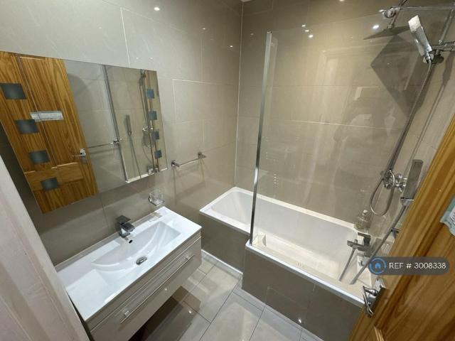 Tollgate Road, London, E16 3 bed terraced house to rent £2,300 pcm £531 pw