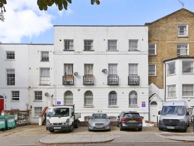 Tollington Park, London N4 2 bed flat to rent £2,350 pcm £542 pw