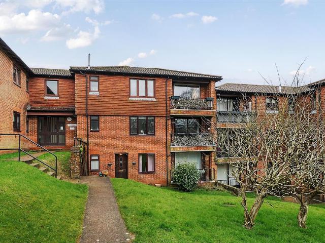 Tollwood Park, Crowborough TN6, 2 bed flat to rent, £1,300 pcm | PrimeLocation