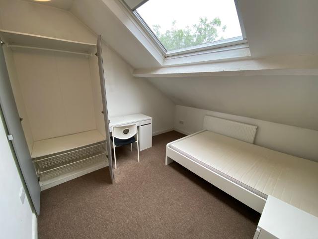 Top Flat, 5 Hyde Park Terrace, LS6 1BJ 5 bed flat to rent £2,151 pcm £496 pw