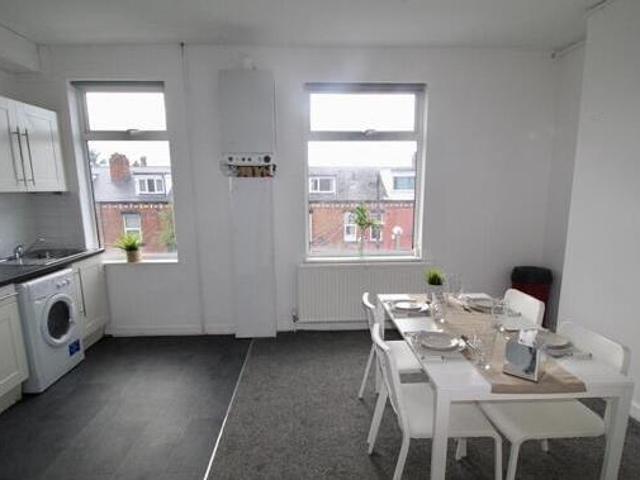 Top Flat, Ebor Place, 4 Bedroom Flat